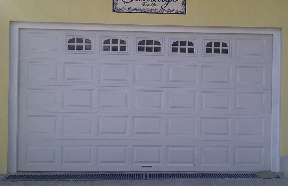 Portones americanos insulados Guatemala : Cortigua | Construex